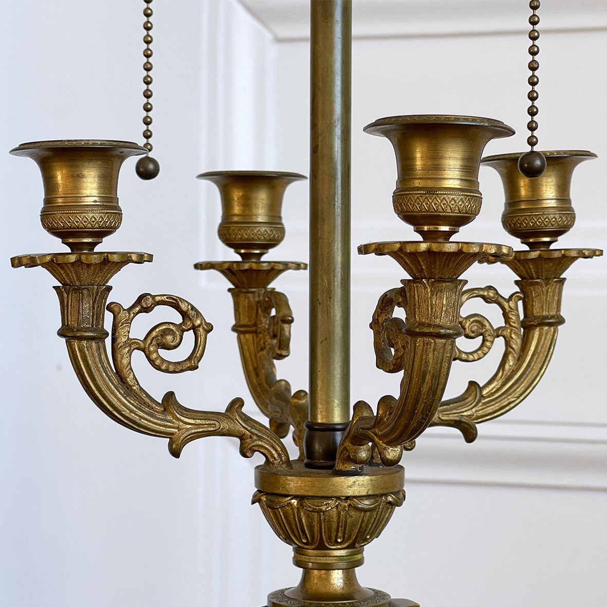 A Classical Column Table Lamp - IntoVintage.co.uk – Intovintage.co.uk