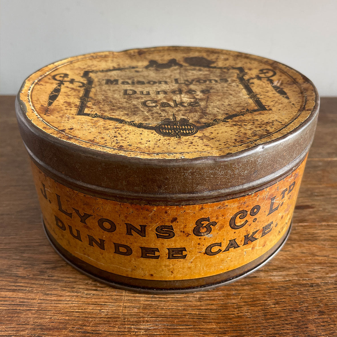 A Vintage Lyons Dundee Cake Tin - IntoVintage.co.uk – Intovintage.co.uk
