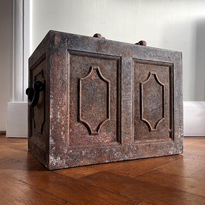 An Early Victorian Strongbox - IntoVintage.co.uk – Intovintage.co.uk